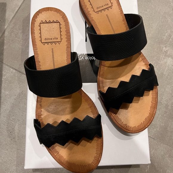 Acer | Shoes | Acer Black Sandals With Zigzag Straps | Poshmark